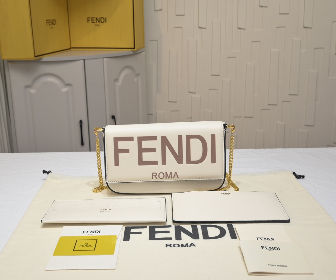 フェンディ バッグ 新作 2024 バッグ 2024年 新作 ホワイト F005 レザー ゴールド金具 FENDIbag060 - エルメス ...